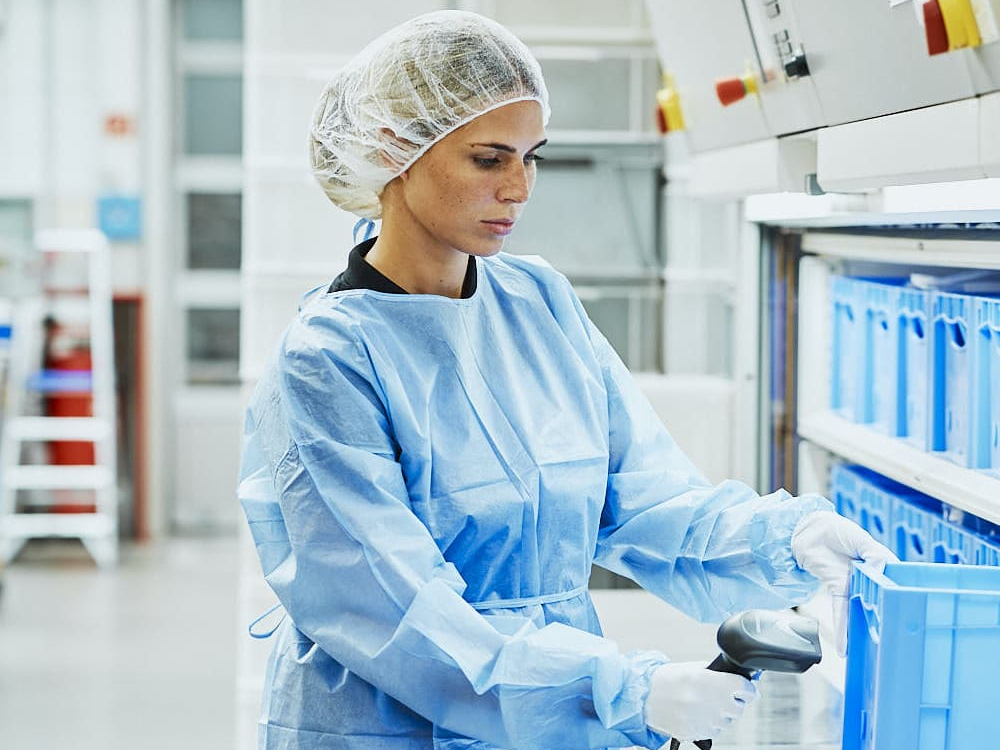 EN 14605: Schutzkleidung gegen flüssige Chemikalien (Overalls Typ 3, Typ 4)